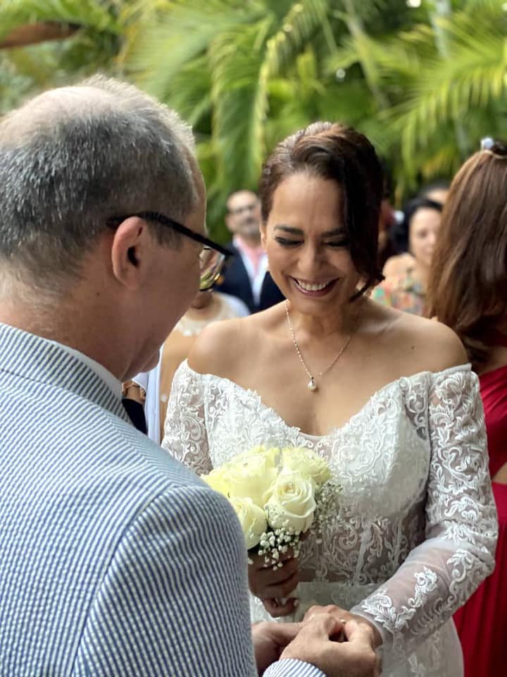 Actriz cubana Jacqueline Arenal y su pareja se casan (FOTOS)