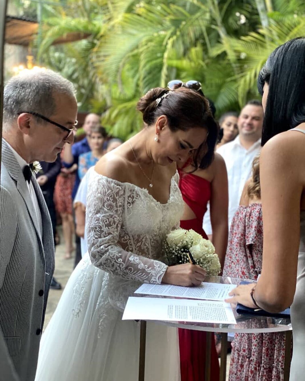 Actriz cubana Jacqueline Arenal y su pareja se casan (FOTOS)