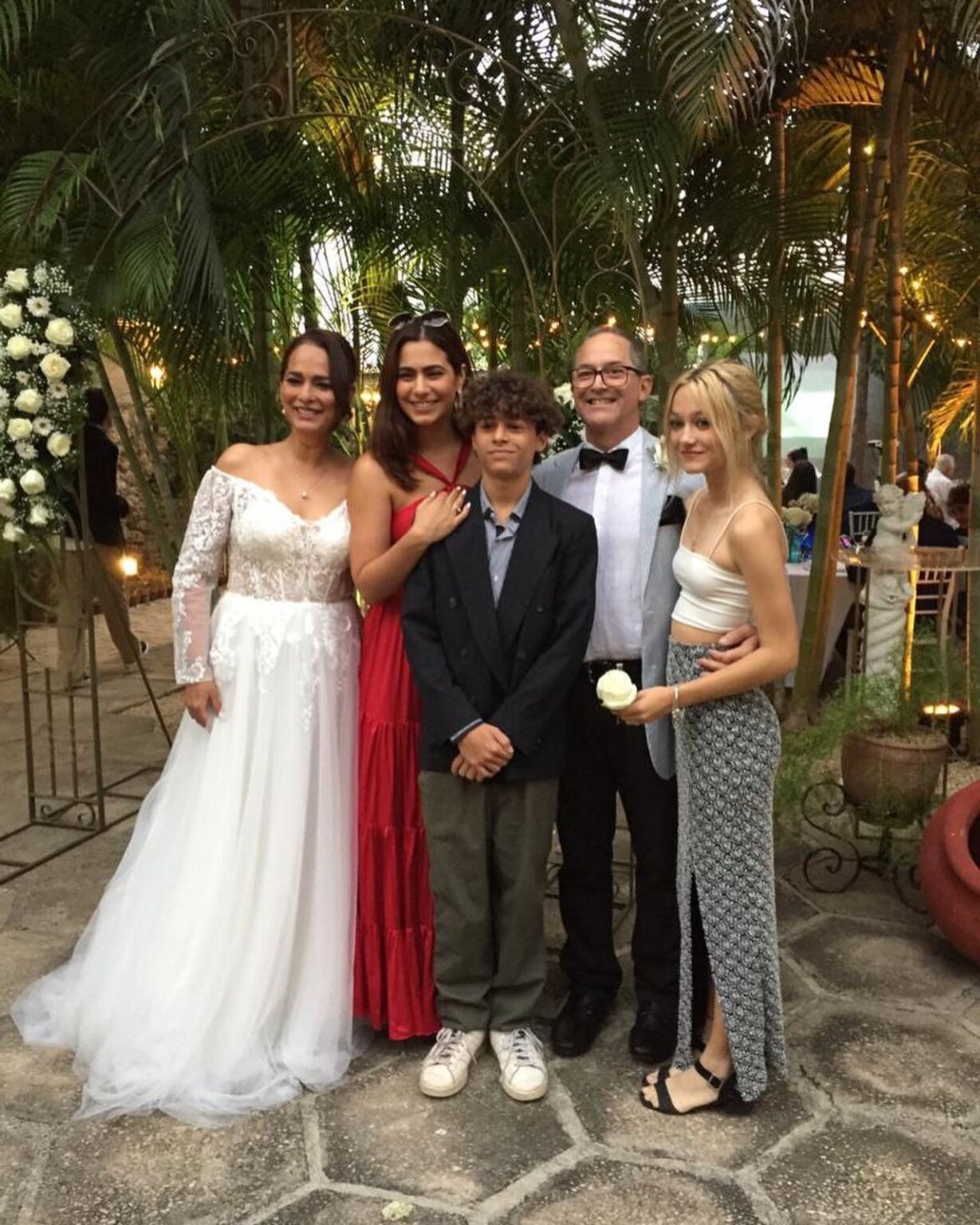 Actriz cubana Jacqueline Arenal y su pareja se casan (FOTOS)